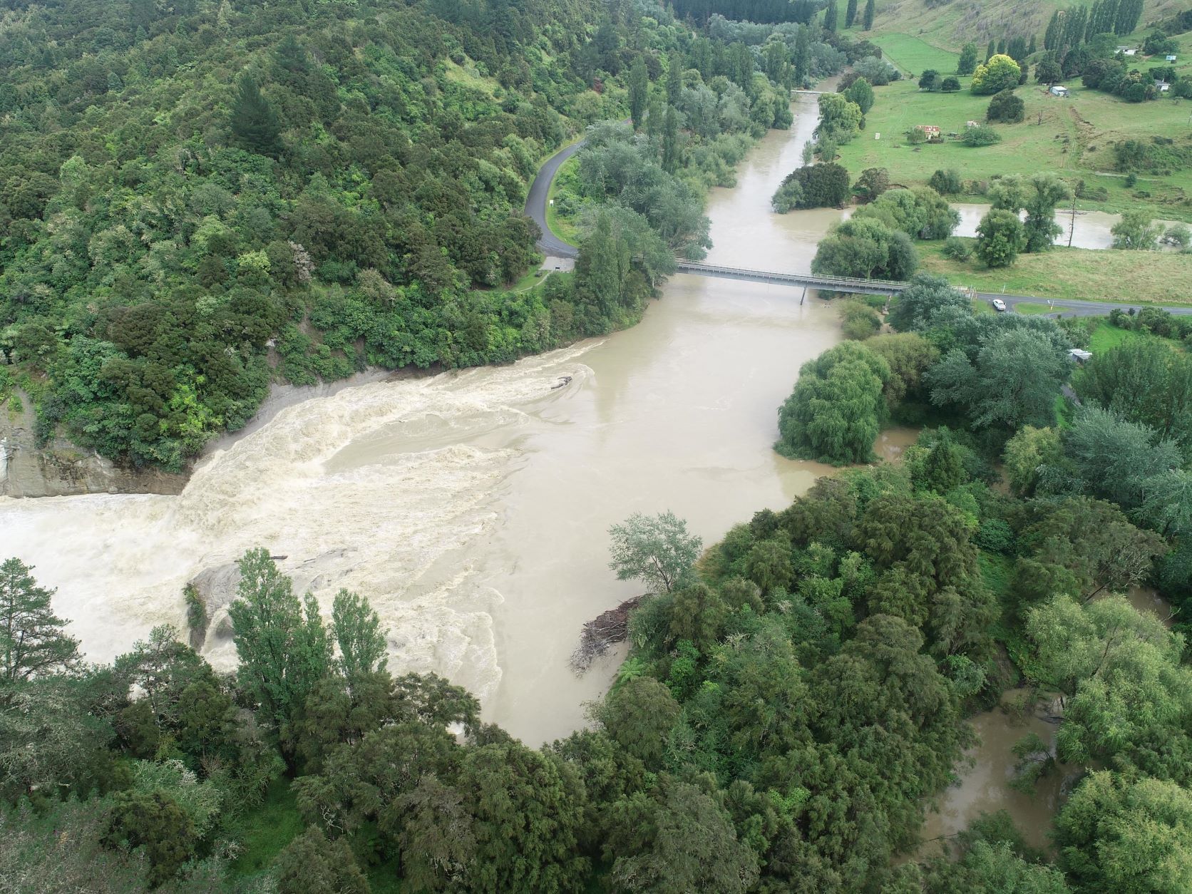 Te Reinga Bridge to remain closed at least overnight | COVID-19 ...