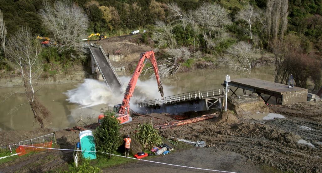 Removal of Te Reinga Bridge colossal team effort | COVID-19 | Wairoa ...